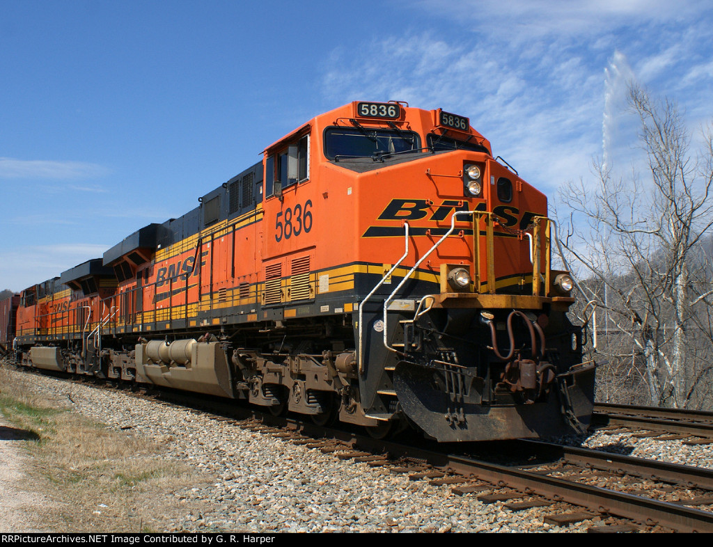 Oil train K08030 head end and the LAngley Fountain at the foot of Ninth St. in downtown Lynchburg